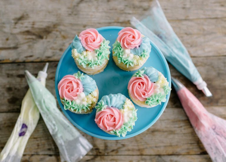 How to Make Mini Flower Cakes - Jenny Cookies