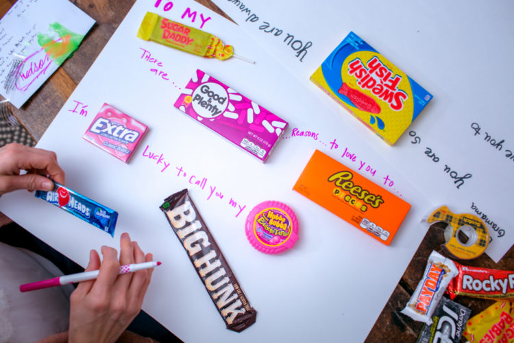 How to Make a Candy Bar Card! - Jenny Cookies