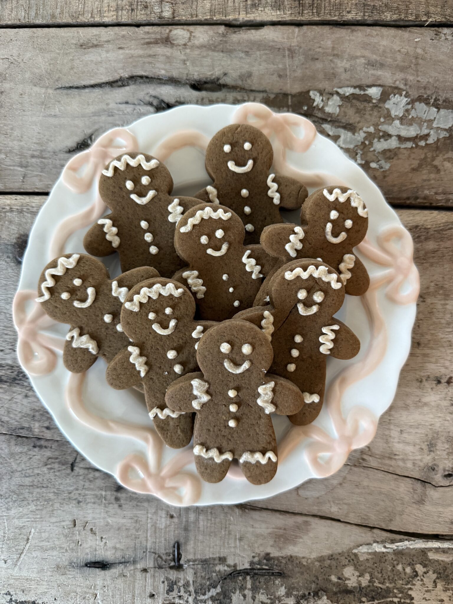 Easy Gingerbread Men Recipe (The Cutest Holiday Cookies!) - Jenny Cookies